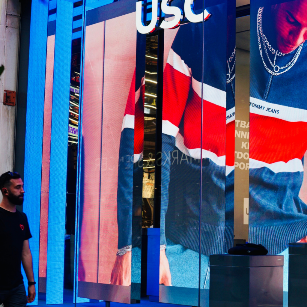 Digital Signage; 7 ways your business can use it - Inurface Media